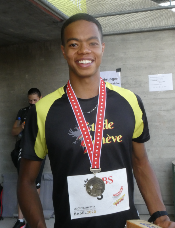 Dans l’oeil du coach : Portrait de Louis Mallet – Stade Genève